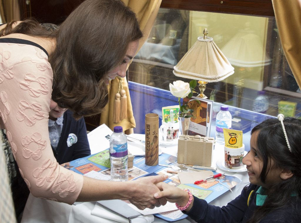 Paddington meets Prince Harry and the Duke and Duchess of Cambridge ...